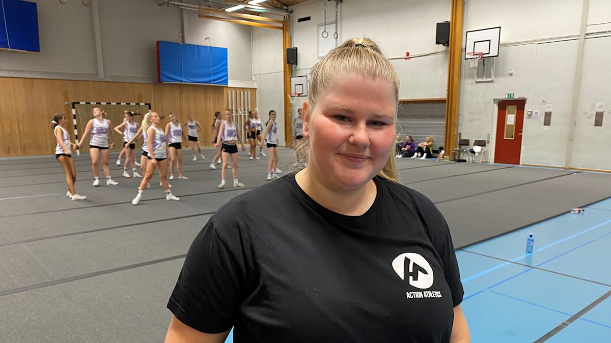 Medaljregn över Järfällas cheerleaders – Järfälla i Fokus